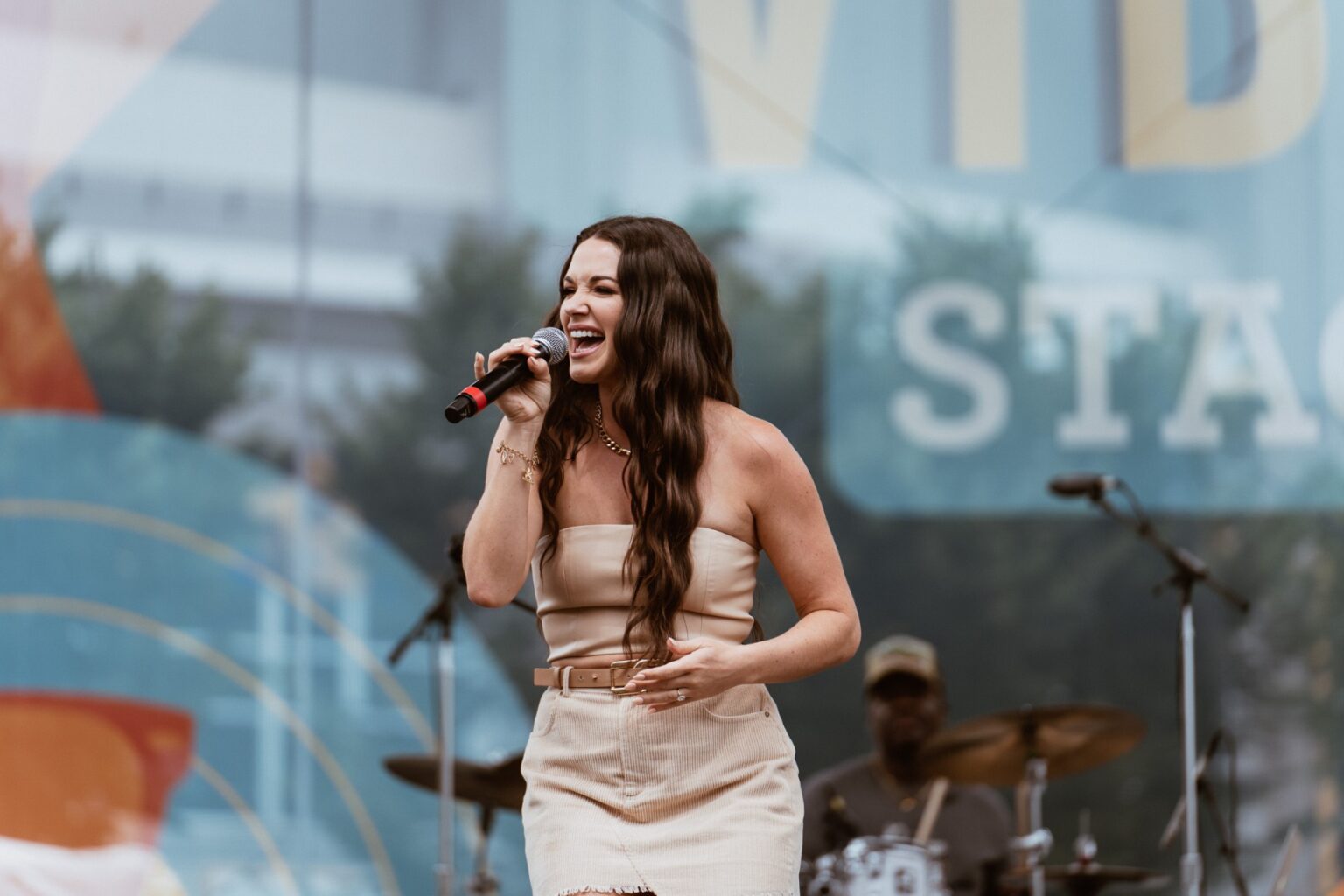 HANNAH ELLIS 6/10/2022 AT CMA FESTIVAL – CHEVY VIBES STAGE - Music City ...
