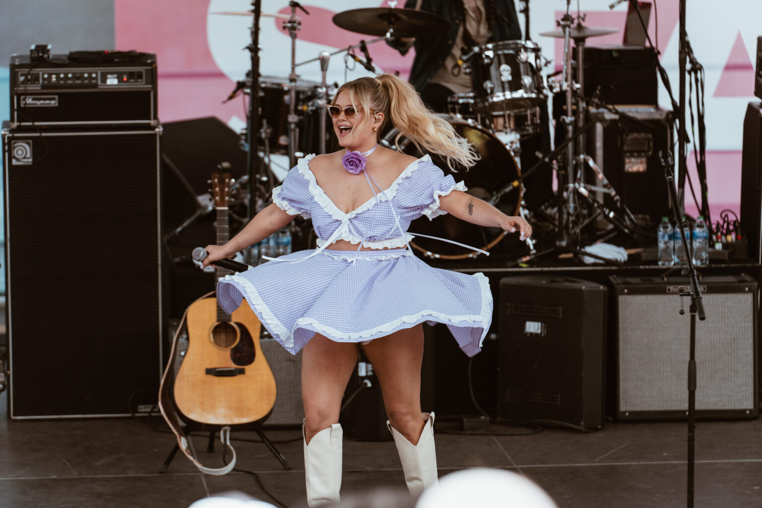 HAILEY WHITTERS 6/9/22 AT CMA MUSIC FESTIVAL – CHEVY RIVERFRONT STAGE ...